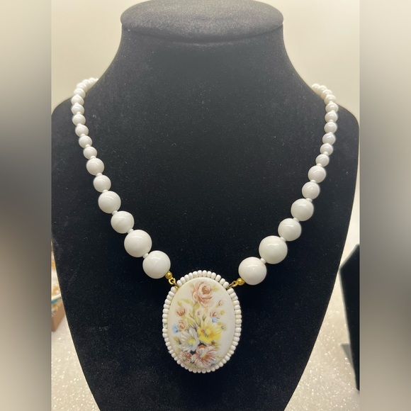 Miriam Haskell | Jewelry | Vintage Miriam Haskell White Milk Glass ...